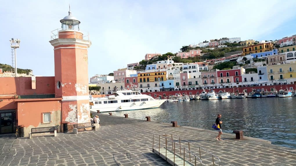 Île de Ponza, îles Pontines, Italie – EUROPE - island-touch.com - Le ...