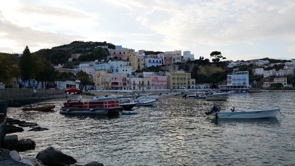 Île de Ponza, îles Pontines, Italie – EUROPE - island-touch.com - Le ...