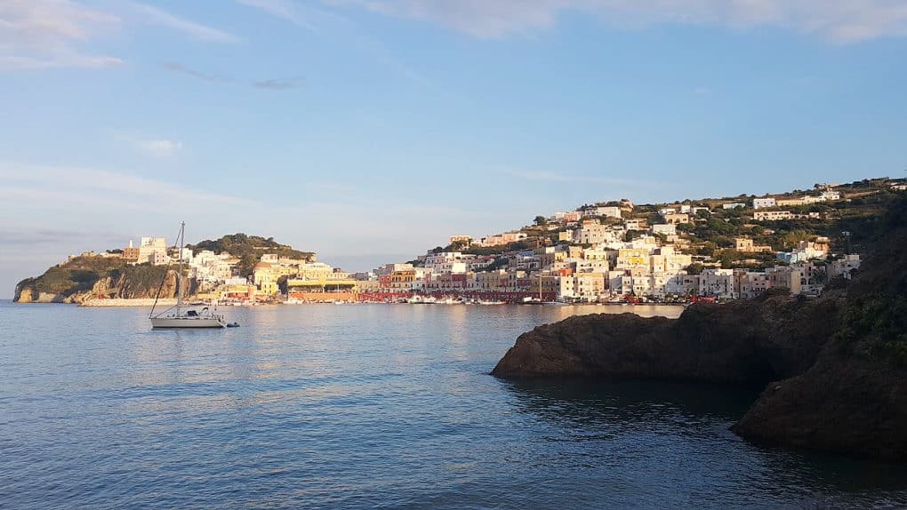 Île de Ponza, îles Pontines, Italie – EUROPE - island-touch.com - Le ...