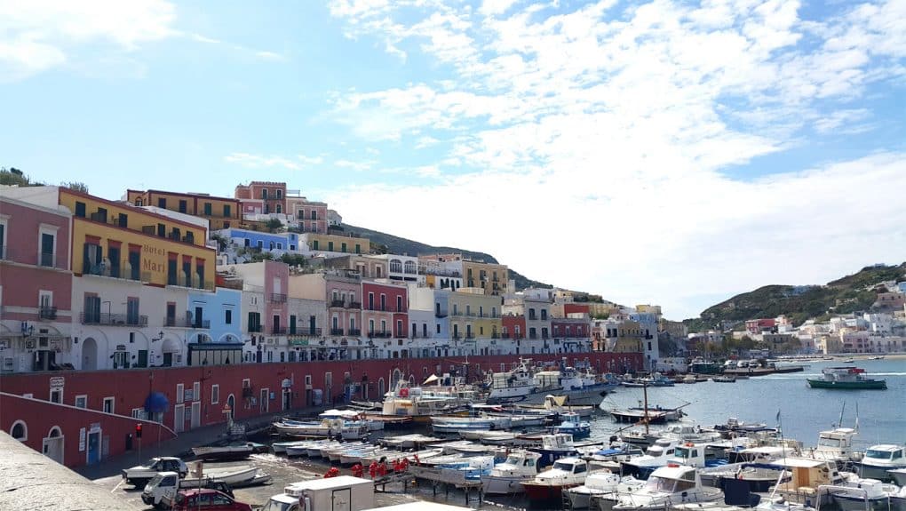 Île de Ponza, îles Pontines, Italie – EUROPE - island-touch.com - Le ...