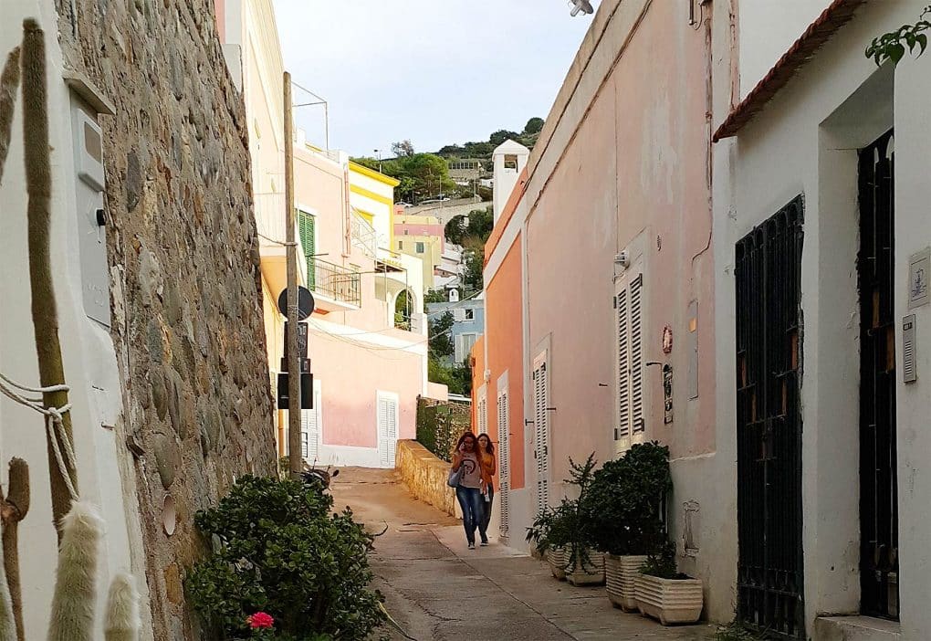 Île de Ponza, îles Pontines, Italie – EUROPE - island-touch.com - Le ...