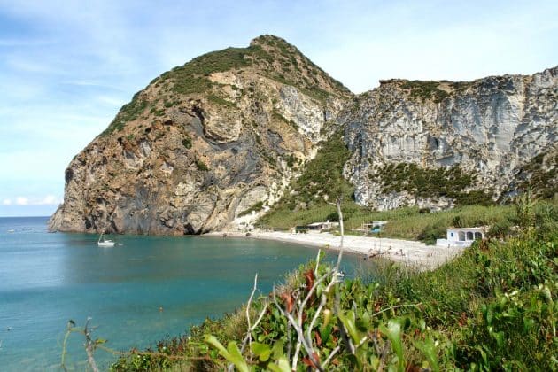 Île de Palmarola, îles Pontines, Italie - EUROPE - IslandTouch.com